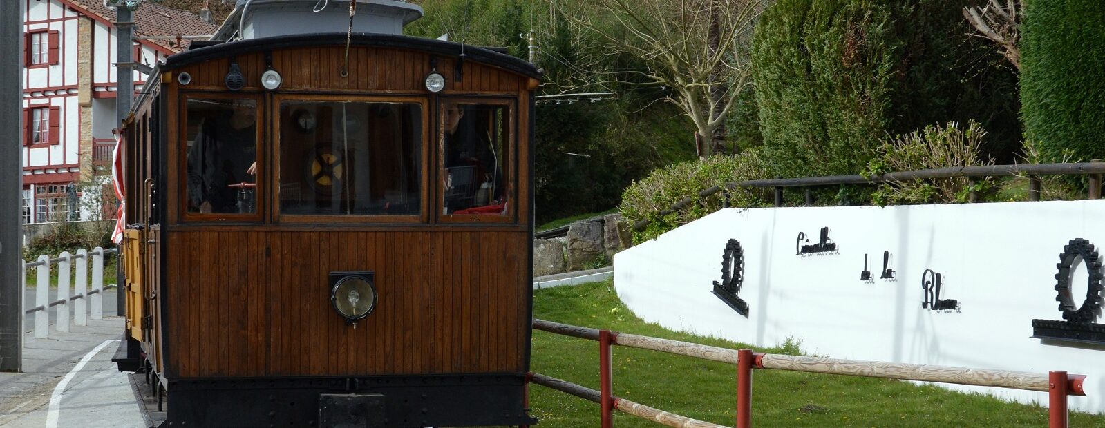 Le petit train de la Rhune : voyage au sommet mythique du Pays basque